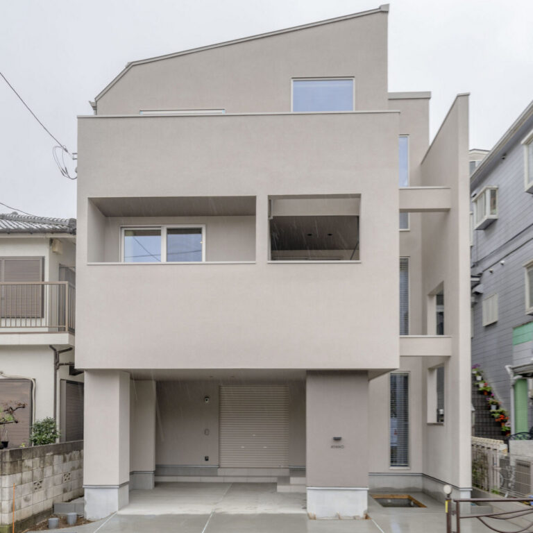 【縦長の家とは？】30～40坪のおしゃれな外観・間取りの実例で、メリットやデメリットなど特徴を解説 - 「優美」な暮らしを叶える注文住宅・設計事務所ならスムトコ