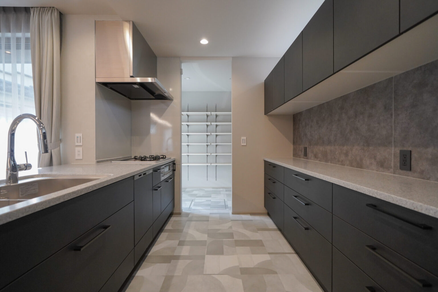 玄関からパントリーの間取り実例3選｜家づくりに取り入れたい収納動線 - 「優美」な暮らしを叶える注文住宅・設計事務所ならスムトコ