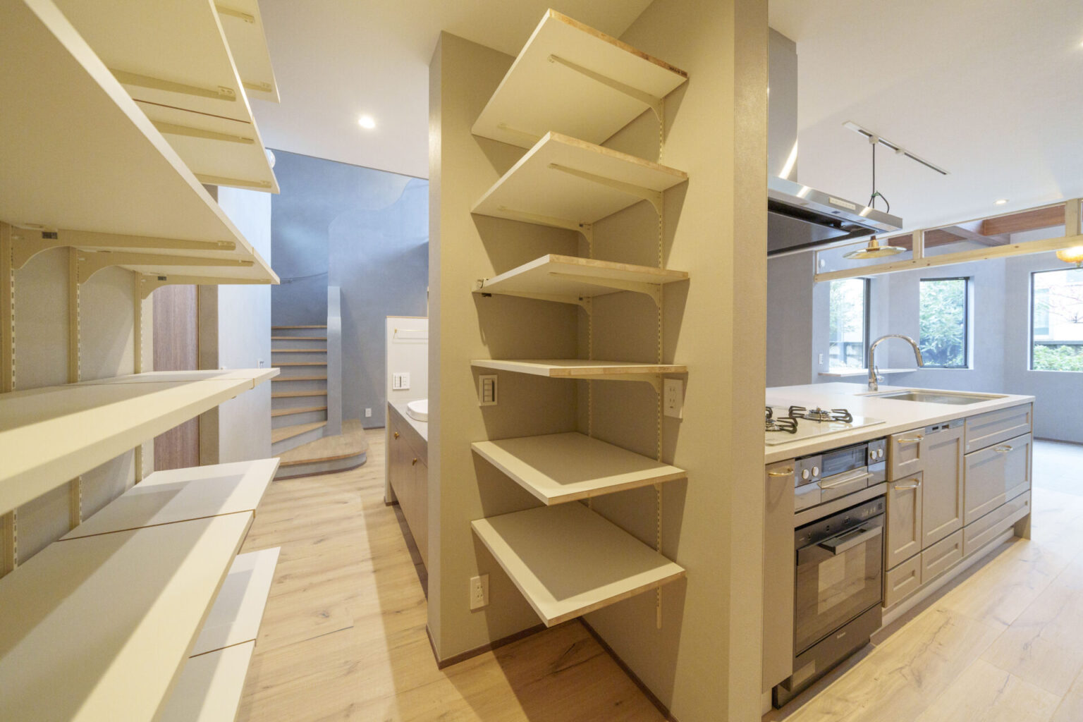 玄関からパントリーの間取り実例3選｜家づくりに取り入れたい収納動線 - 「優美」な暮らしを叶える注文住宅・設計事務所ならスムトコ