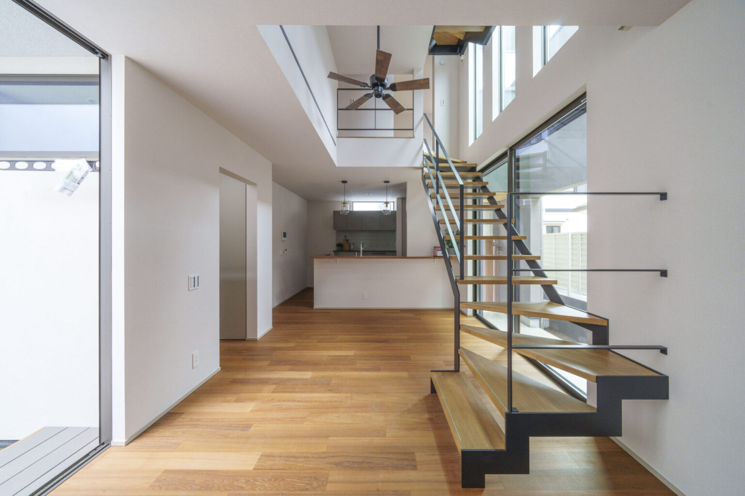 狭小住宅でも日当たりを確保できる5つの工夫｜3つの施工事例も紹介 - 「優美」な暮らしを叶える注文住宅・設計事務所ならスムトコ